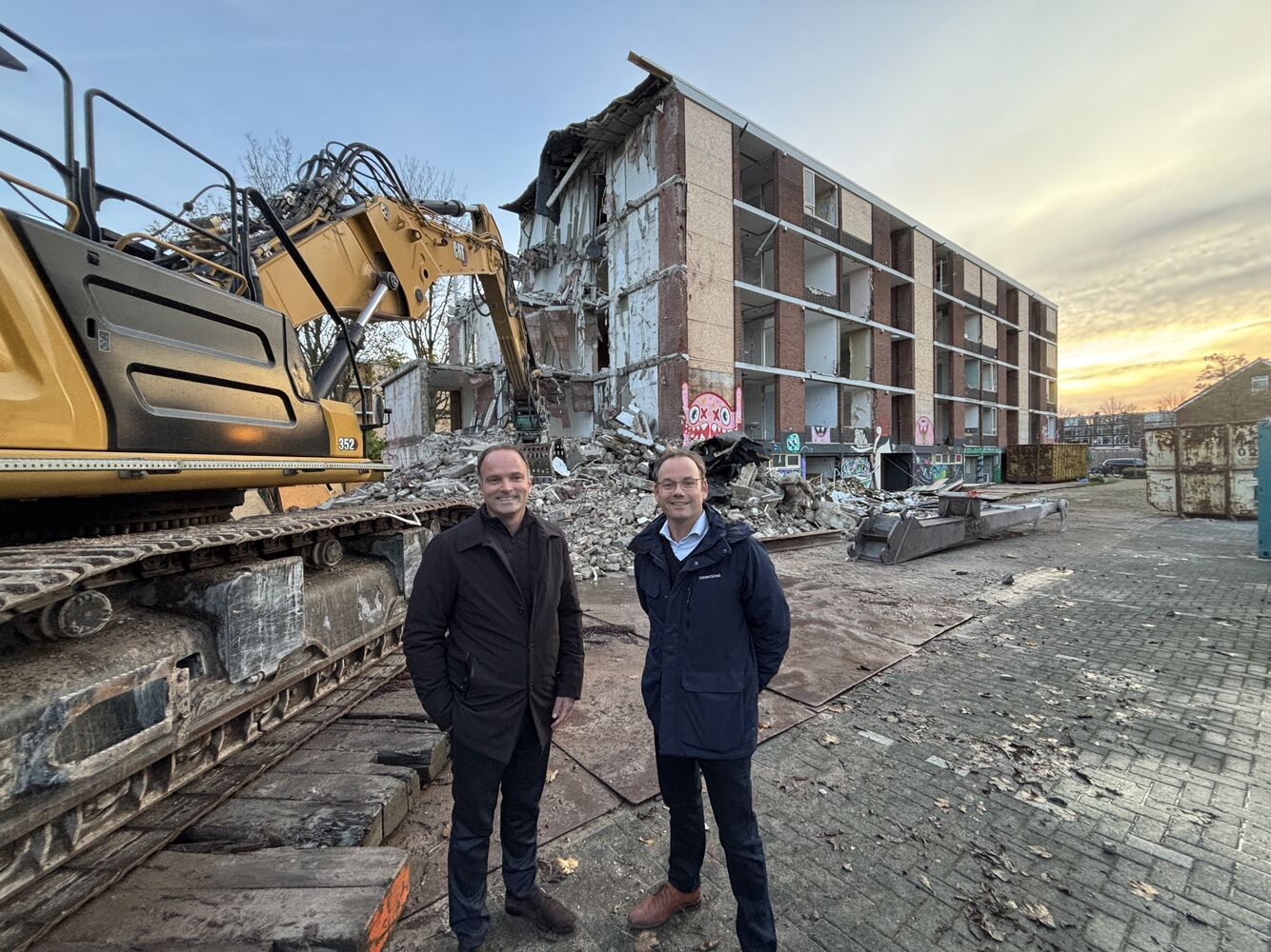 Sloop flatgebouw Reviusplein is eindelijk van start gegaan - Maasdelta